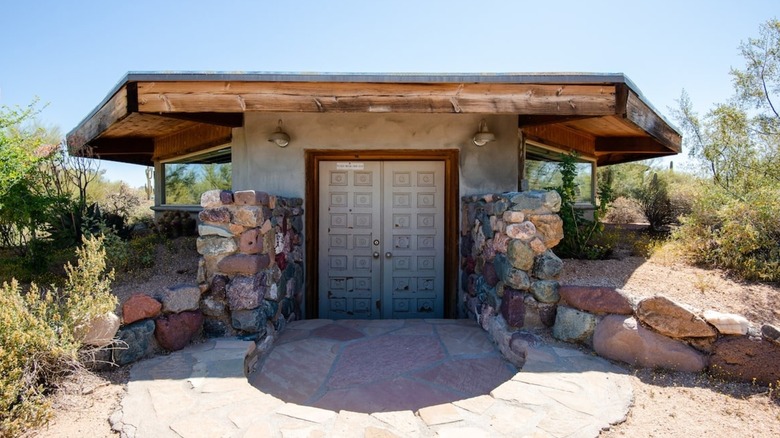 This Half-Underground Arizona Retreat Tucked In The Sonoran Desert ...