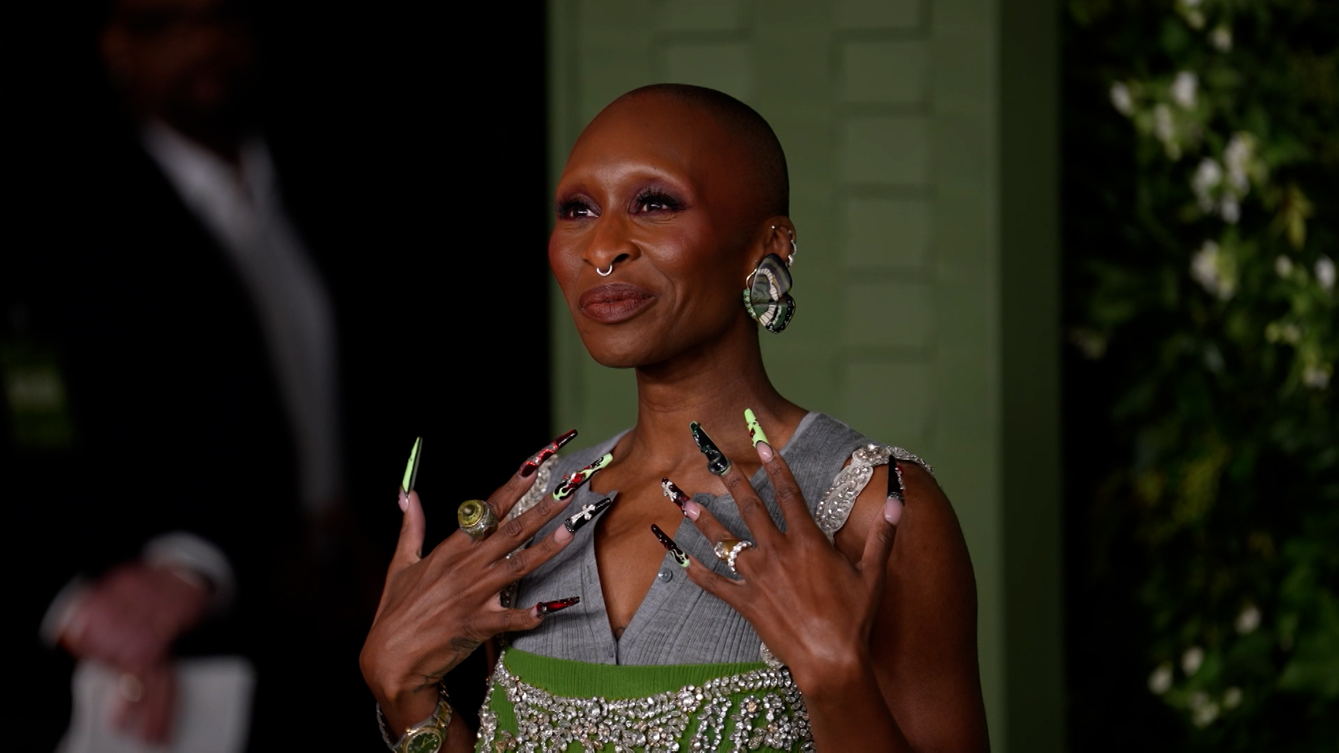 One Look, Total Transformation: How Celebs Use Accessories to Create ...
