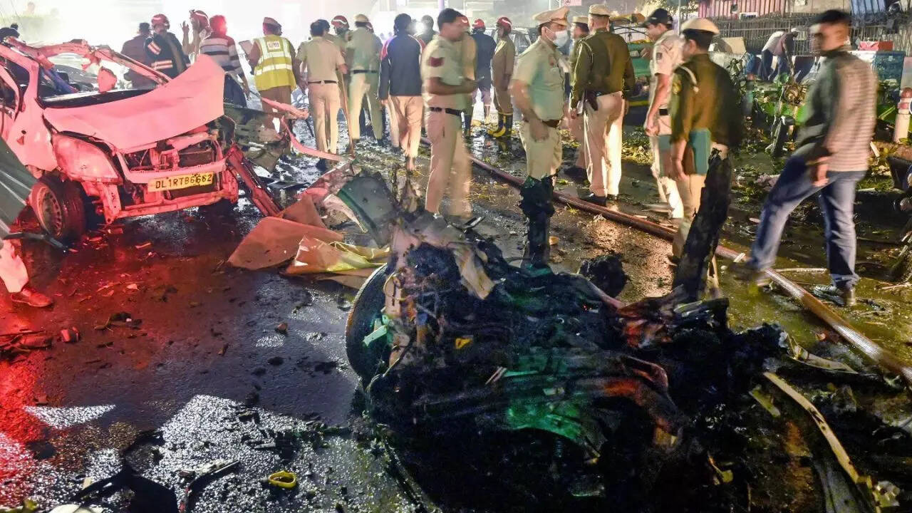 Delhi car blast: CCTV shows 'bomber' Dr Umar spent 3 hours near Sunehri ...