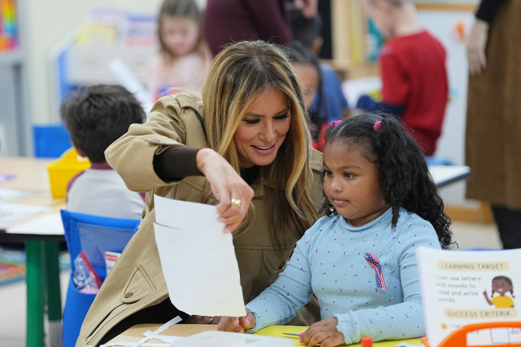 Care packages and cardstock turkeys: first and second ladies visit ...