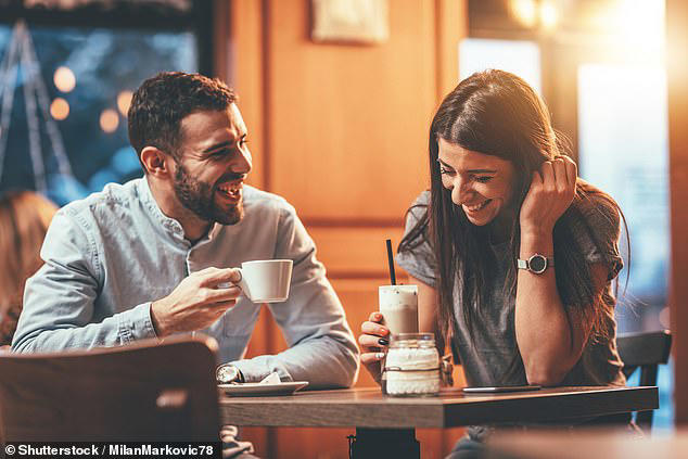 The HUGE text mistake thousands of men make that kills a woman's ...