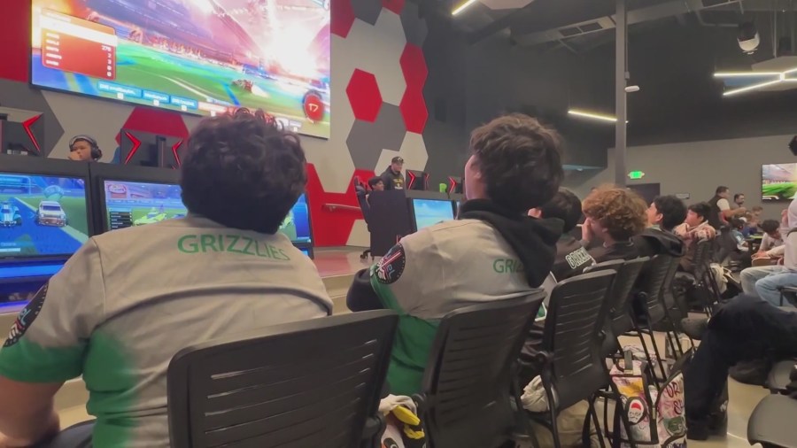 ‘Super cool’: Fresno middle schoolers compete in new Esports arena