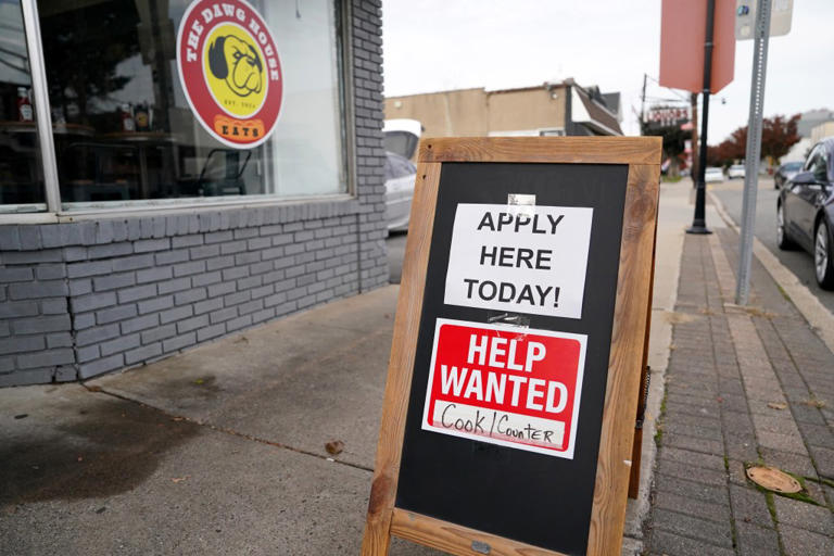 Fed officials ‘expressed strongly differing views’ on December rate cut ...