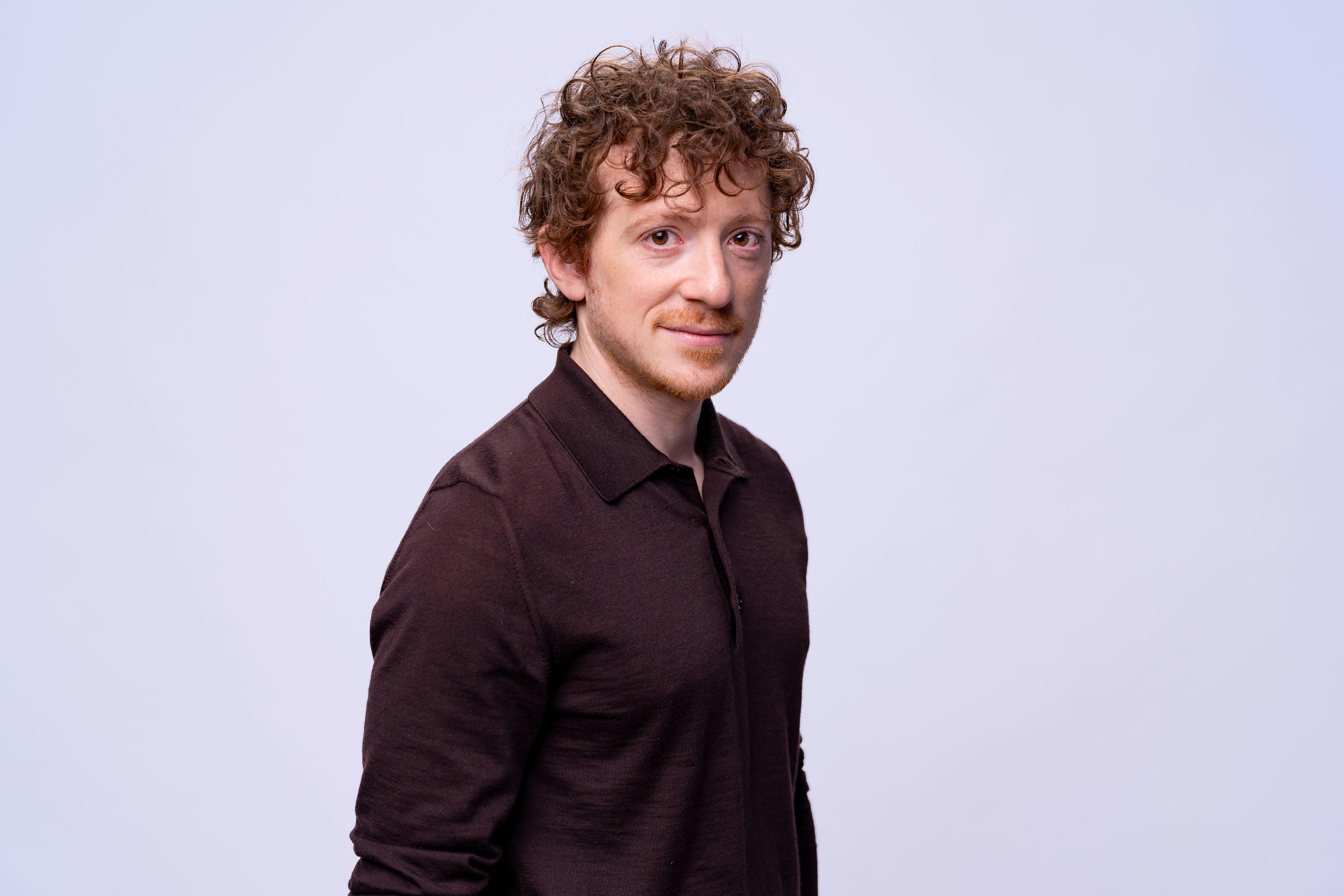 Ethan Slater gives update on Ariana Grande after her 'Wicked' red ...