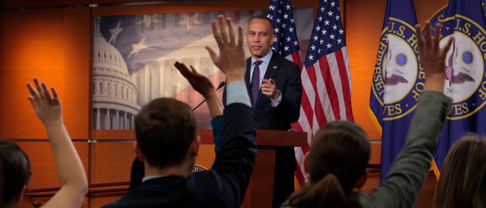 Hakeem Jeffries Can’t Stop Repeating Himself When Reporter Presses Him ...