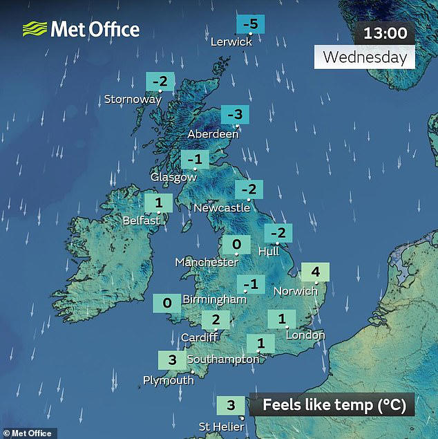 Hundreds of motorists are stranded as heavy snow falls in North ...