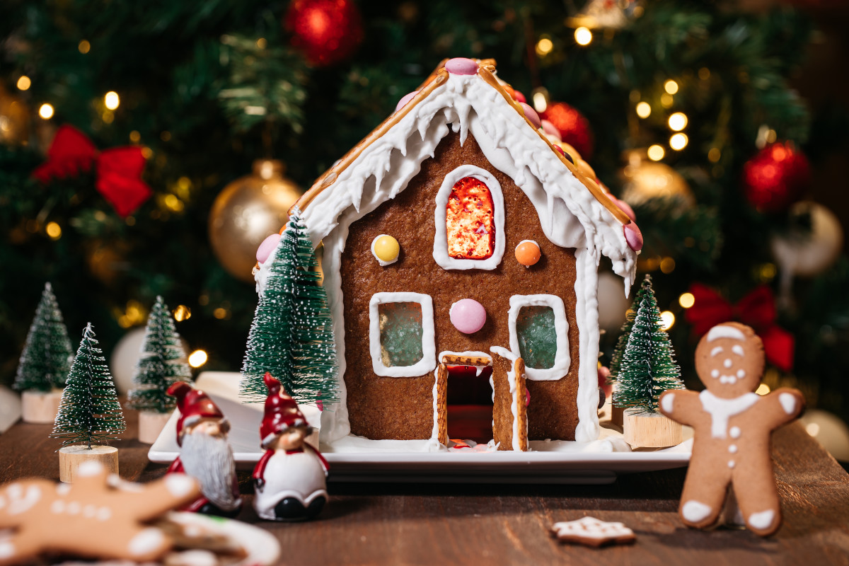 Woman Shows How to Make Stained Glass Windows for Your Gingerbread ...