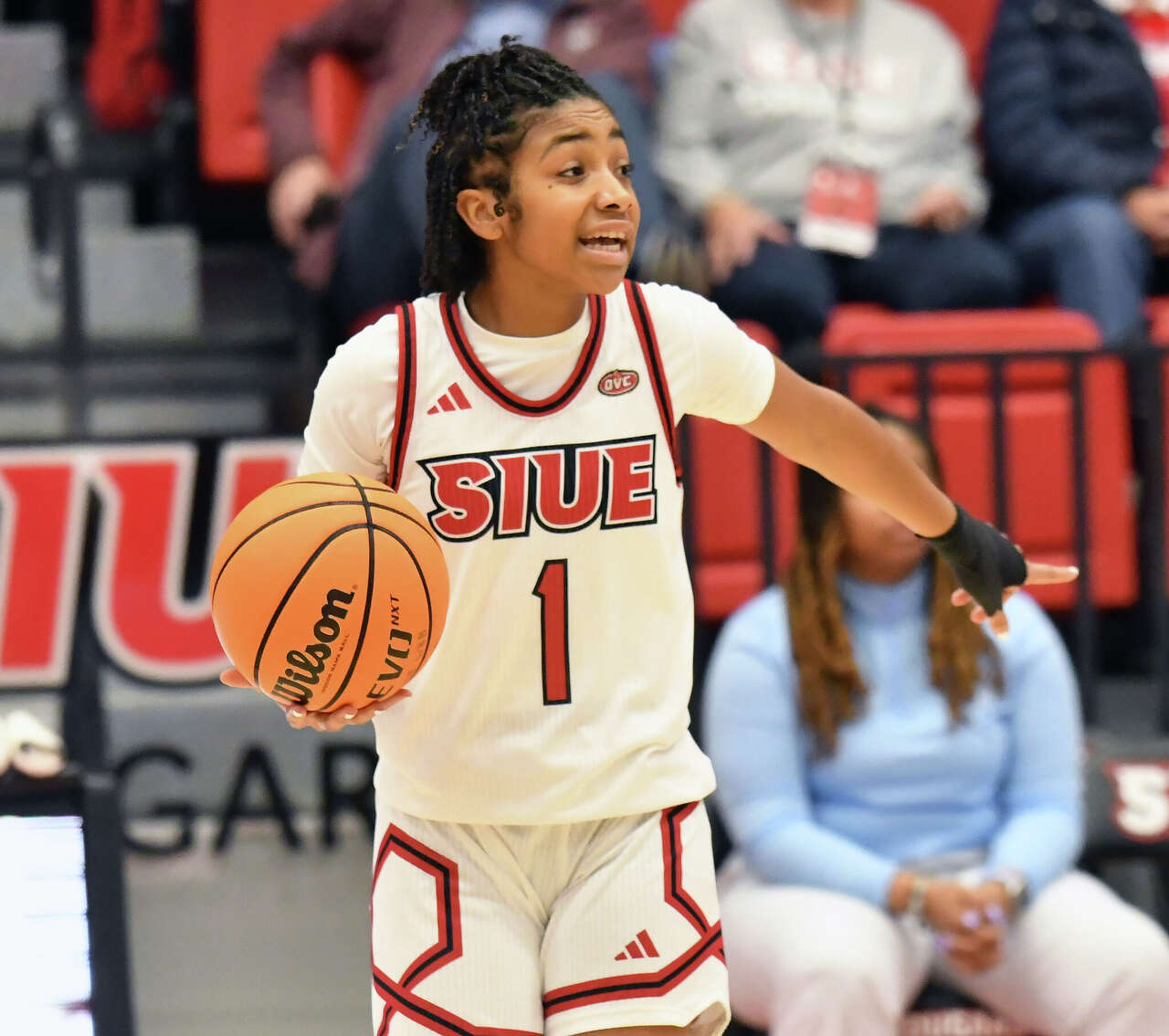 Proctor sends students into a 6-7 frenzy at SIUE women's game (Video)