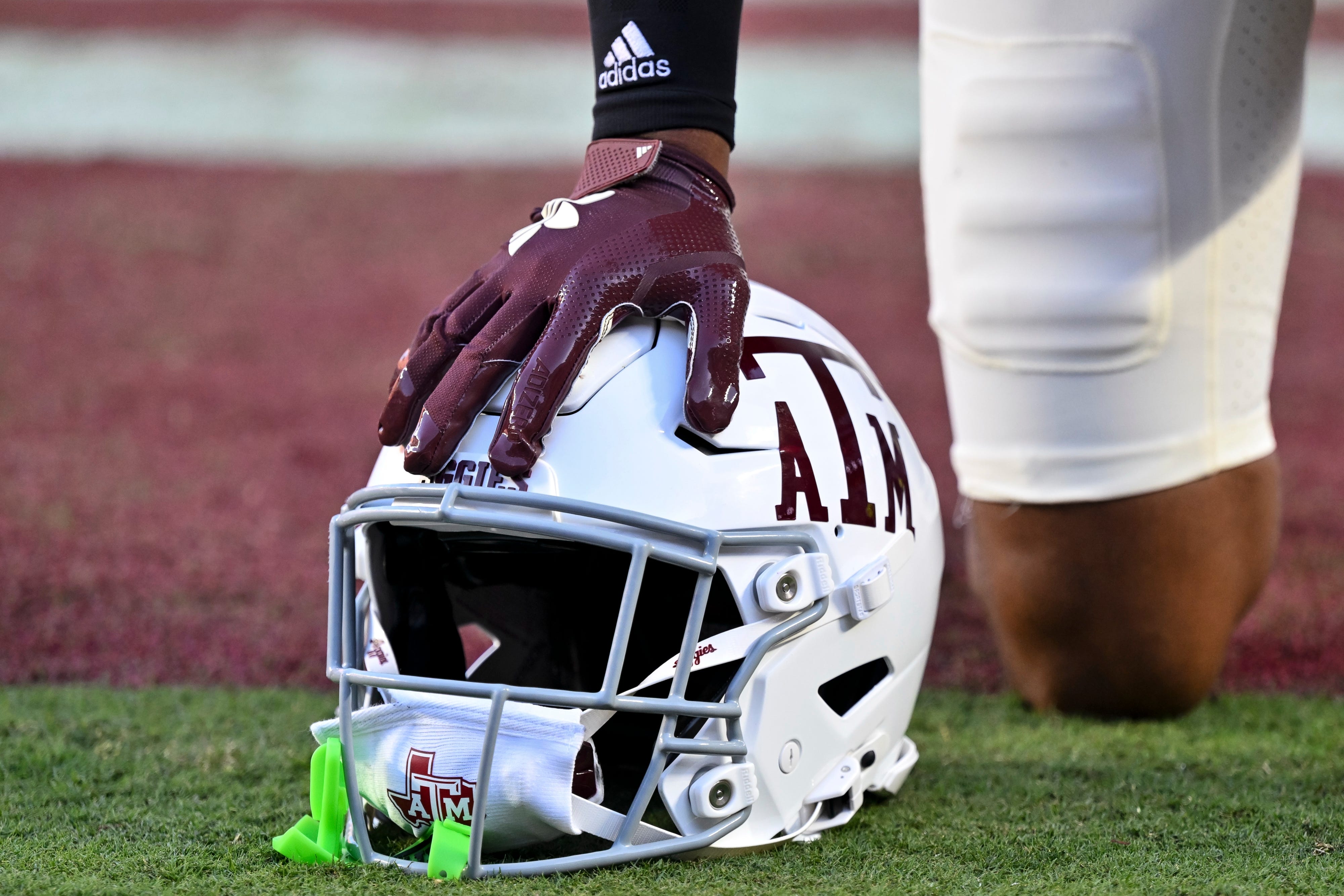Texas A&M O-line coach likely staying after Michigan State hire