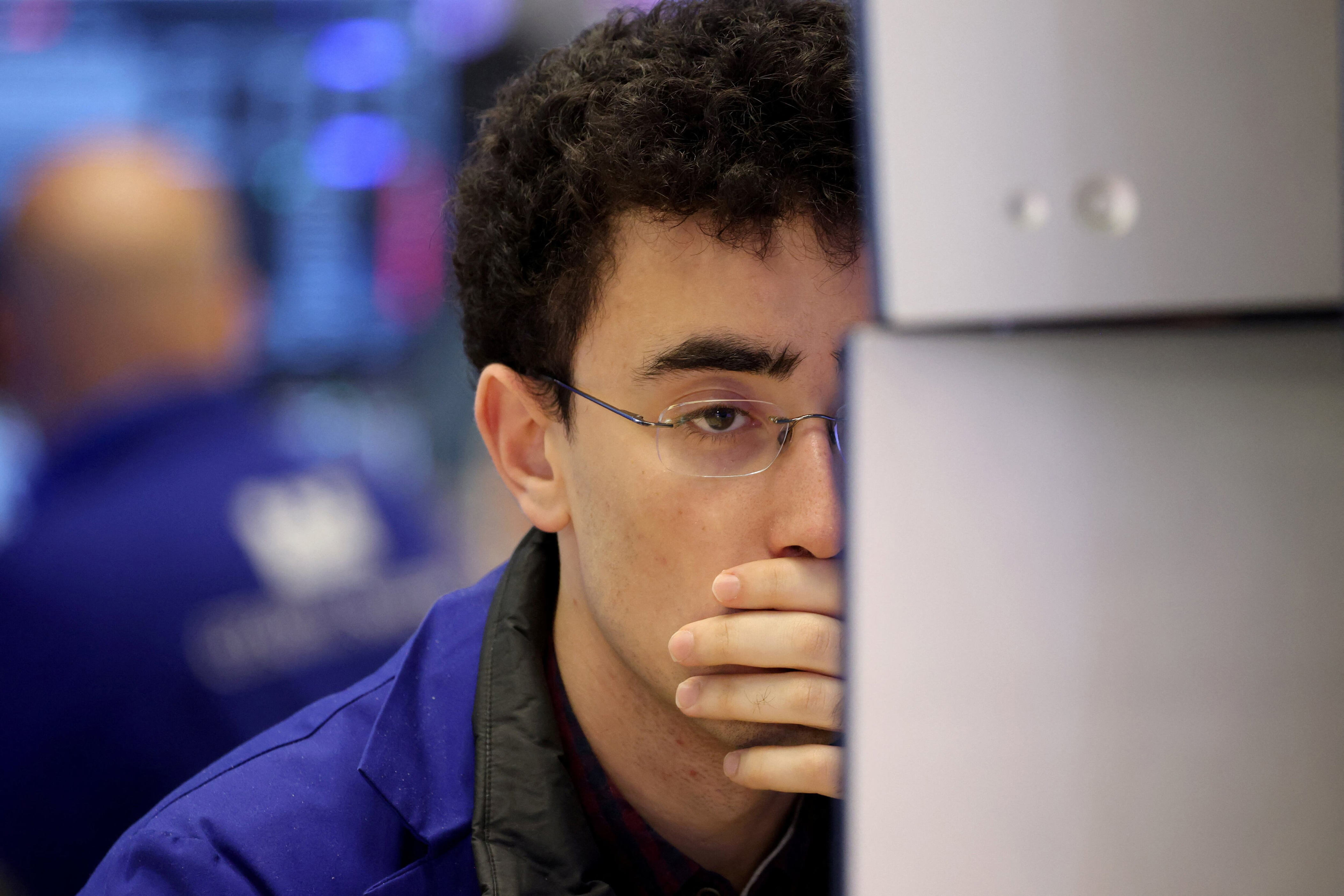 Federal Reserve Officials Split on December Rate Cut Prospects