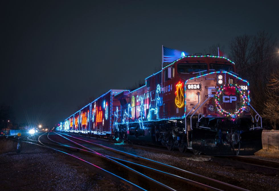 Le train de Noël illuminé arrive dès ce soir au Québec et ne sera ici ...
