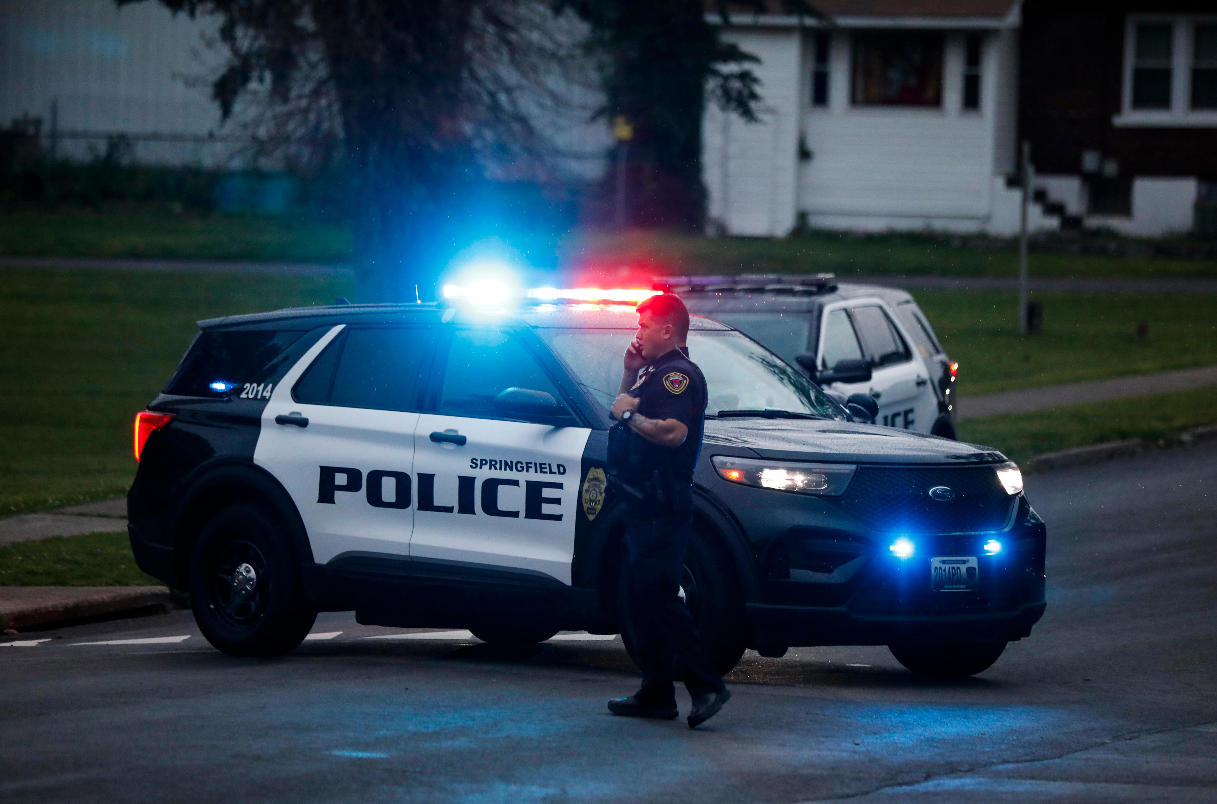 Springfield pedestrian killed while crossing Kansas Expressway Tuesday ...