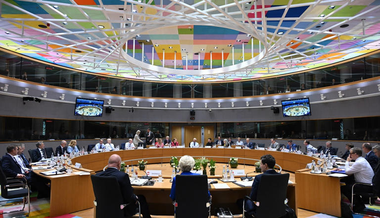 Politico: Σχέδιο Β για τη χρηματοδότηση της Ουκρανίας αναζητούν οι ...