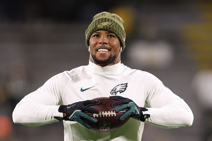 Saquon Barkley shows his class with Thanksgiving gesture