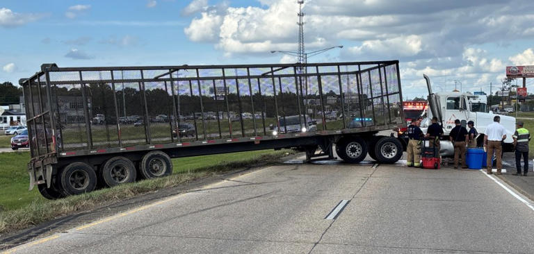 Northbound I-49 reopened following crash involving sugar cane truck