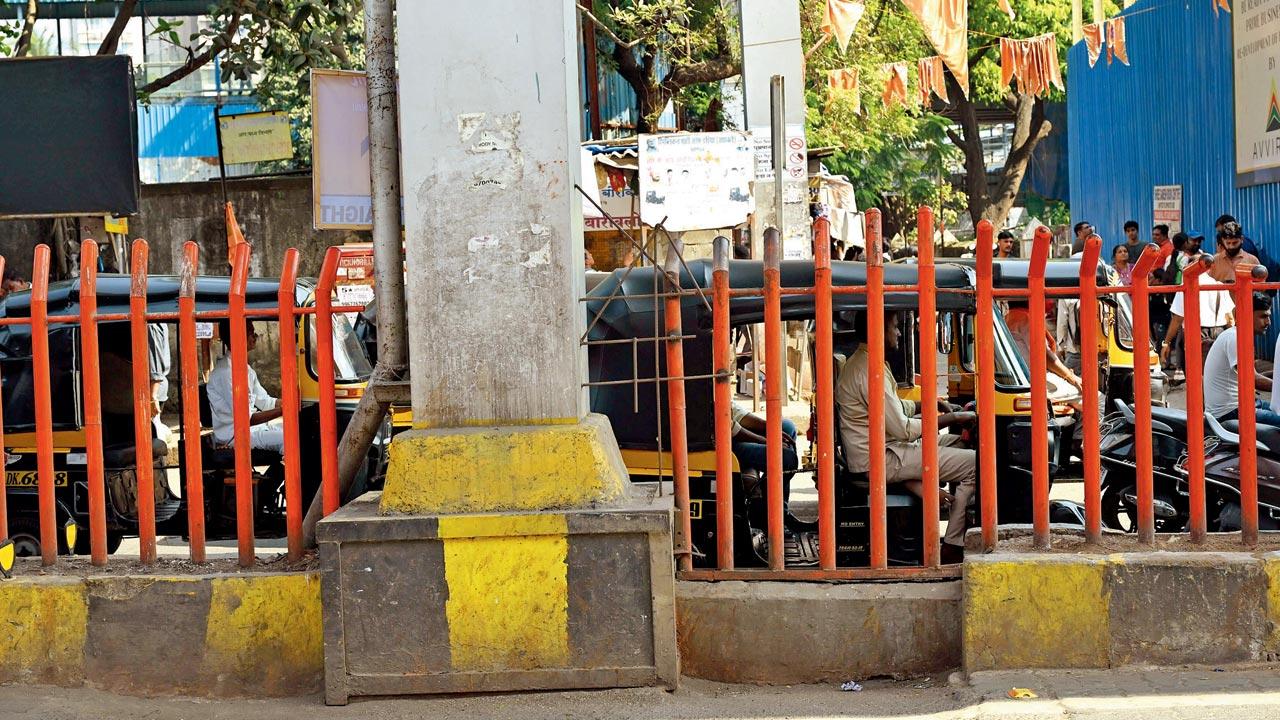 Mumbai: In Borivli, traffic cops block crossings to unblock congestion