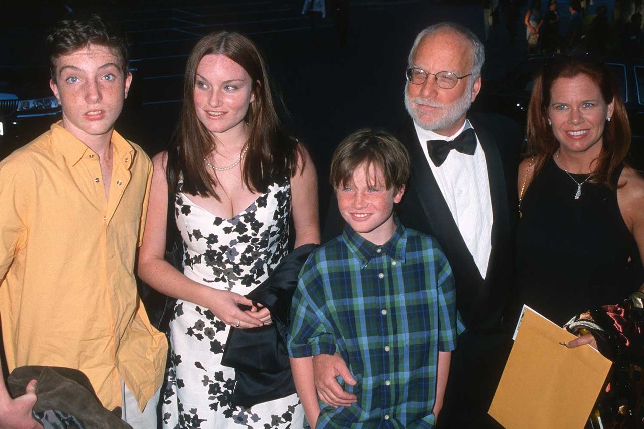 Richard Dreyfuss' Daughter Feels 'Relieved' After Brother Reveals ...