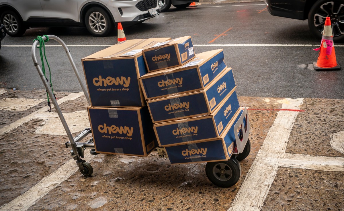 This ScratchPad Cat Toy Is Keeping Even the Laziest Cats Entertained ...