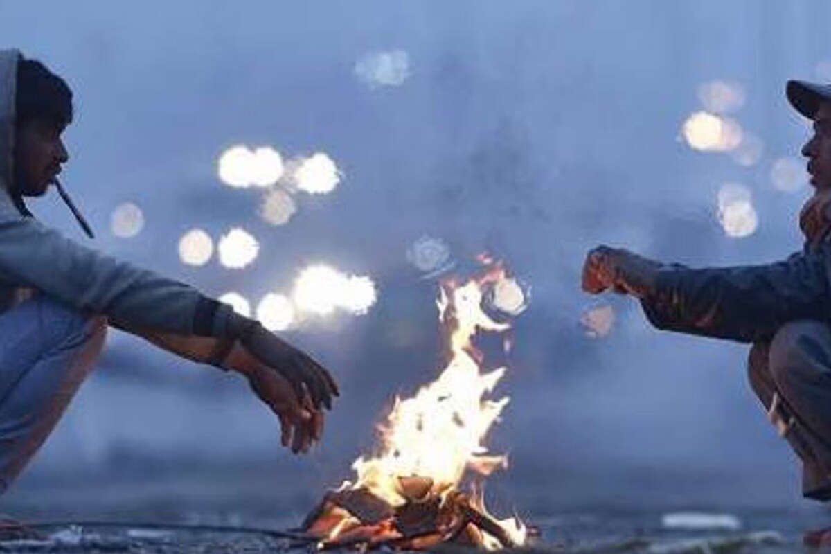 Dense fog returns to North India as cold wave tightens grip, visibility ...