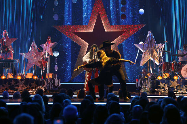 Ella Langley Brings A Bit Of Texas To Nashville In 2025 CMAs Performance