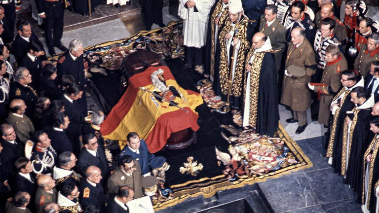 Un funeral de Franco con TV a color