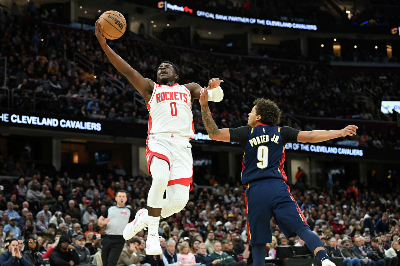 Aaron Holiday's big fourth quarter helps Houston Rockets top Cleveland ...