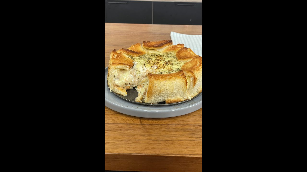 Torta salgada de pão de forma super cremosa: receita fácil passo a passo