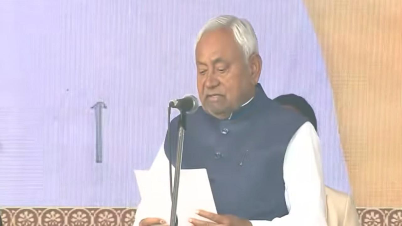 IN PHOTOS Nitish Kumar takes oath as Bihar Chief Minister for record ...