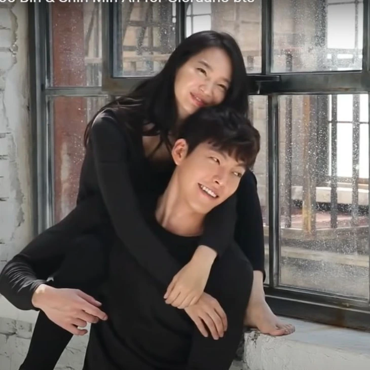 Kim Woo Bin cuối cùng cũng cưới Shin Min Ah sau 10 năm hò hẹn