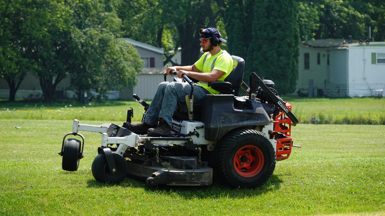 Zero-Turn Lawn Mower Disadvantages To Know About Before Buying