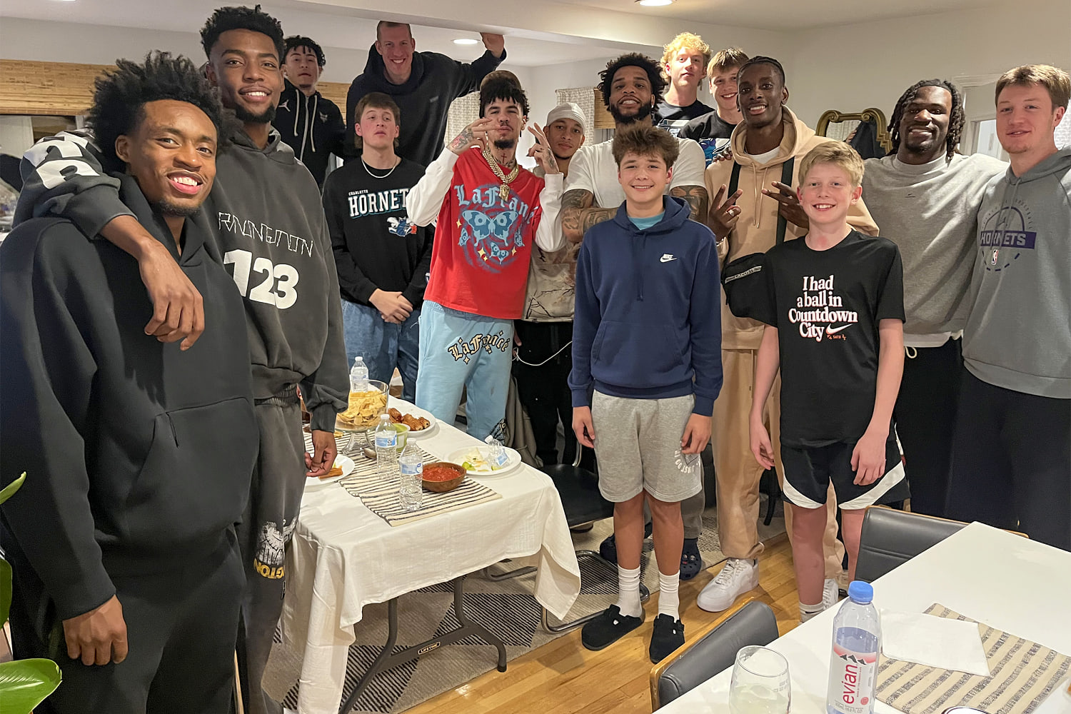 A family invited their NBA son to dinner. The whole team showed up.