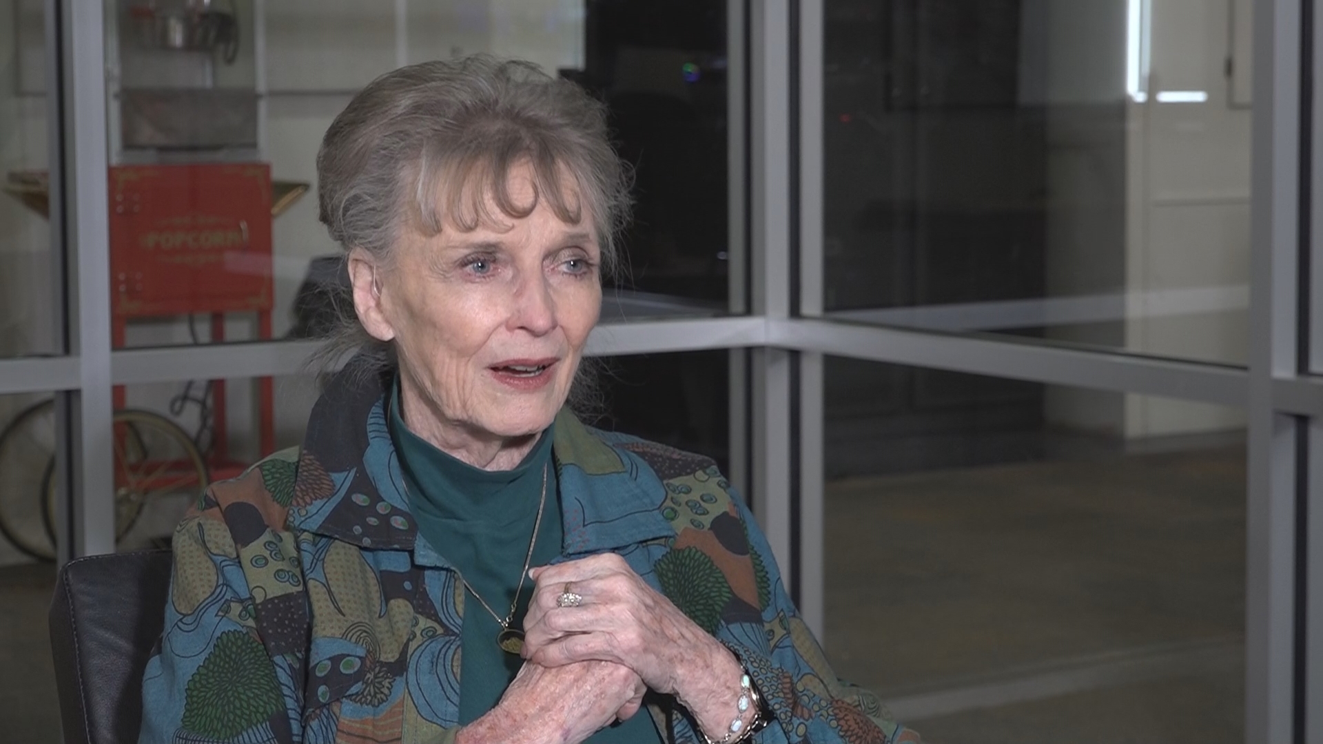 Karolyn Grimes of 'It's a Wonderful Life' fame sits down with 3News ...