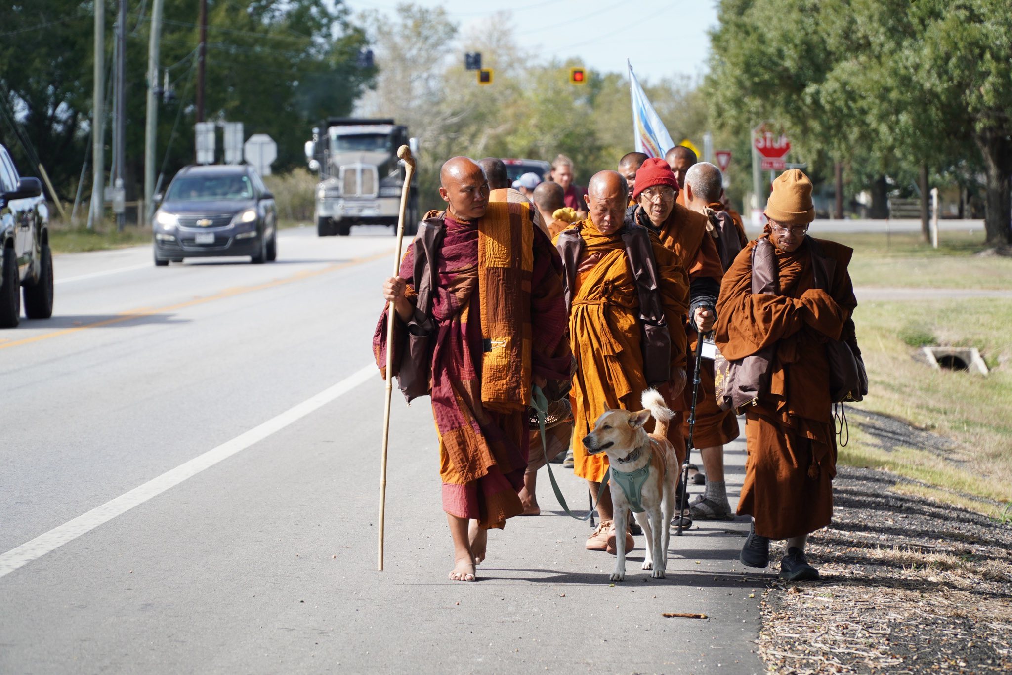 Monjes budistas fueron atropellados en Dayton cuando iban en marcha ...