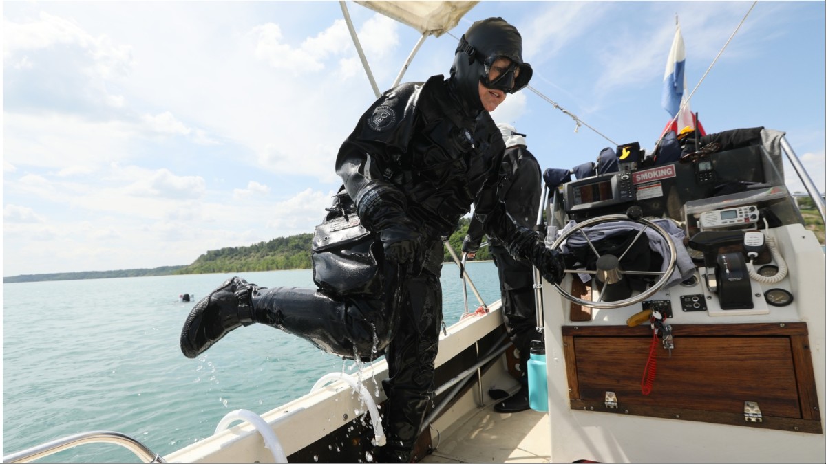 Archaeologists Discover 5,200-Year-Old Canoe in Wisconsin Lake
