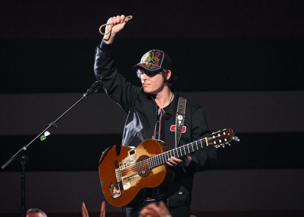 Stephen Wilson Jr. Mesmerizes the 2025 CMA Awards With ‘Stand by Me'