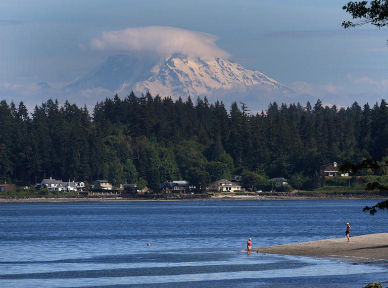 Is Mount Rainier going to erupt? Why experts say no unusual seismic ...