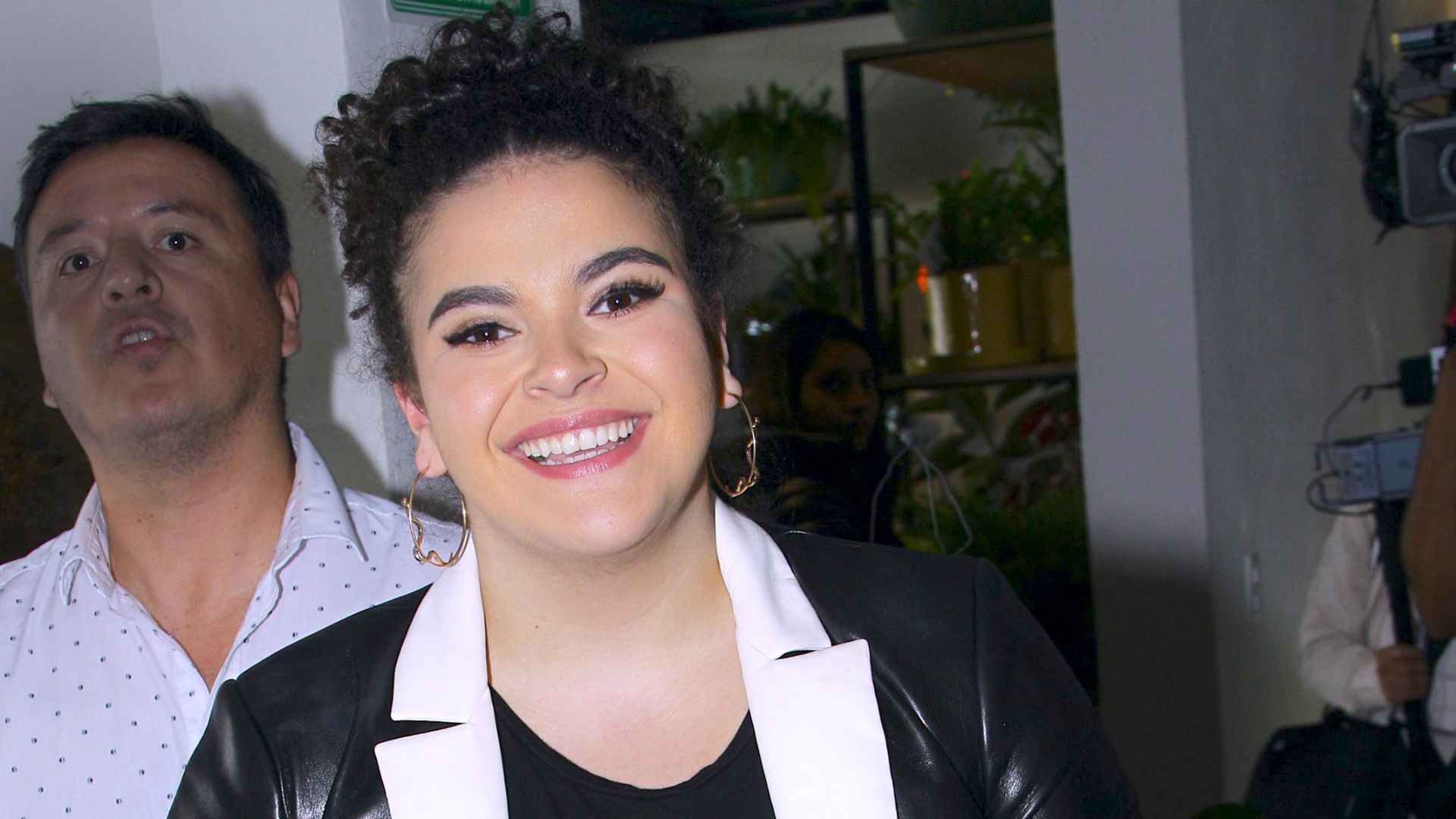 ¿Lucero Mijares estrenó nueva imagen? La cantante reaparece tras su ...