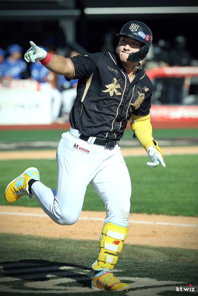 2025 KBO를 빛낸 '별 중의 별'은 누구... 폰세 vs 디아즈, MVP 대결 주목