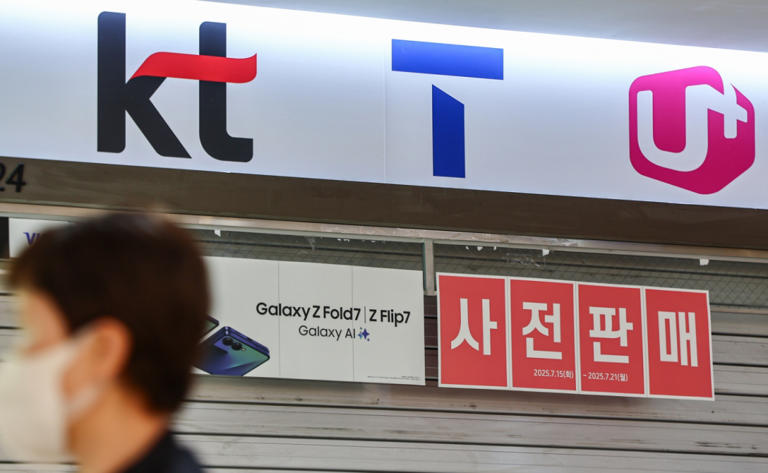 "동일상품·동일가격" VS "꼼수"…SKT·LGU+, 주파수 가격 전쟁 왜?