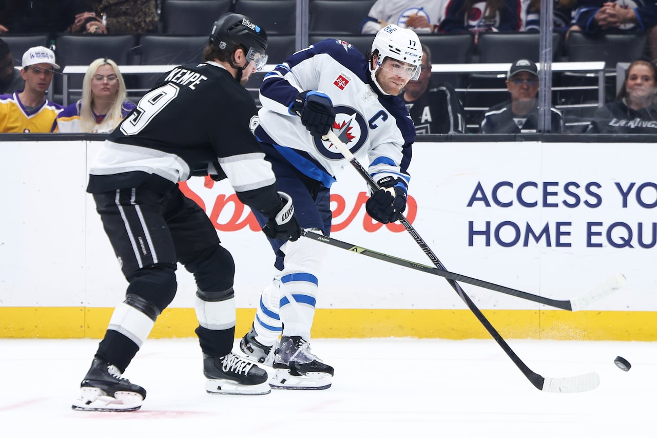 Winnipeg Jets sign captain Adam Lowry to 5-year, $25M contact extension