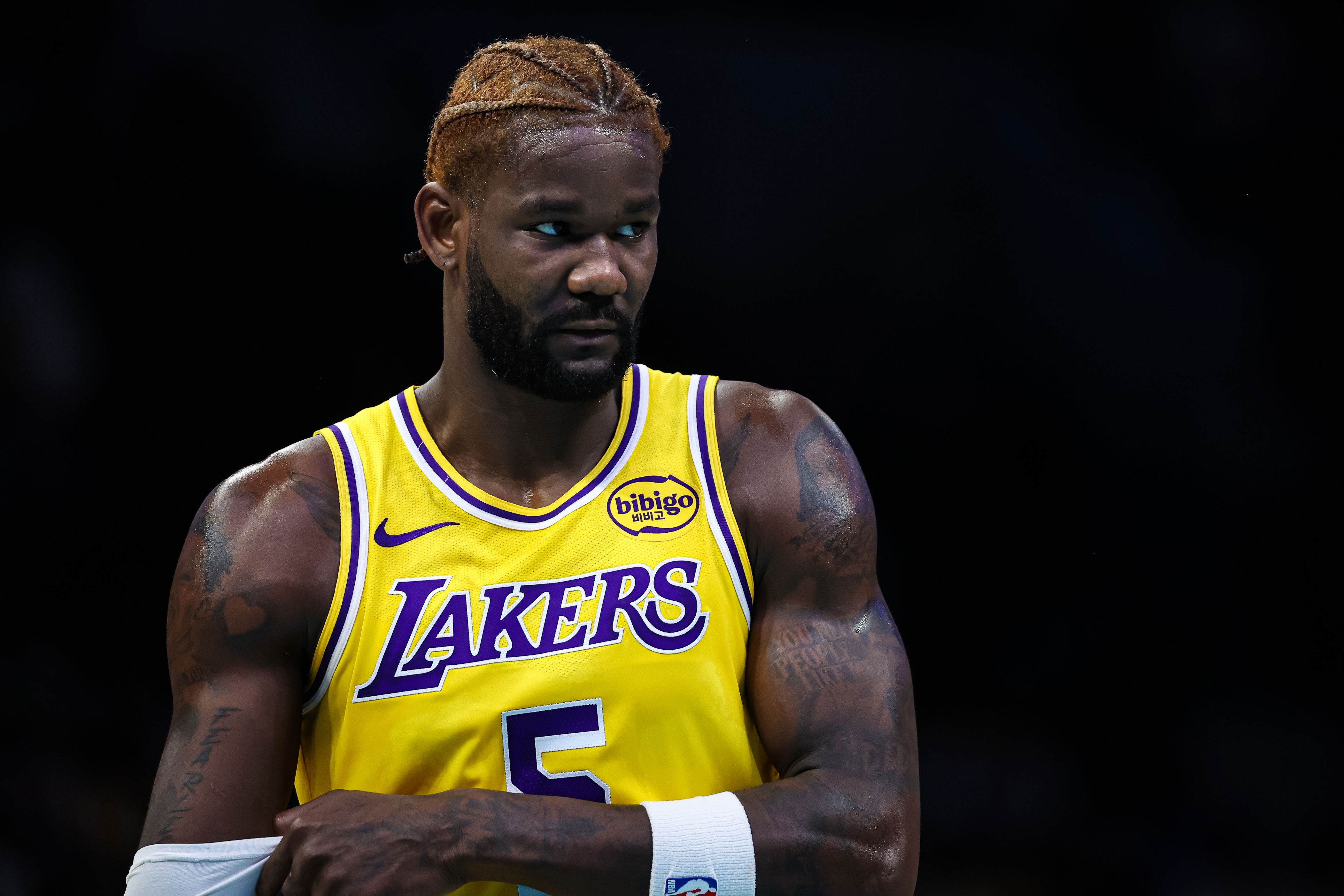 Ex-NBA star sends strong message to Lakers' Deandre Ayton