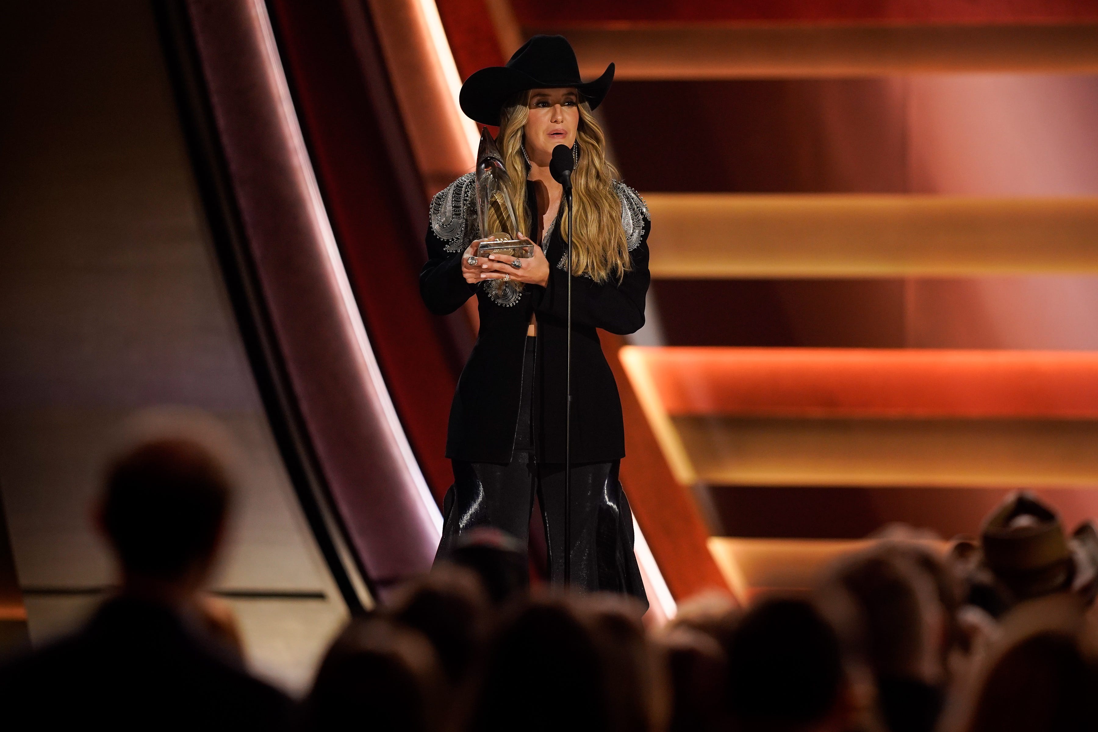 Lainey Wilson makes CMA Awards history, Vince Gill honored and the ...