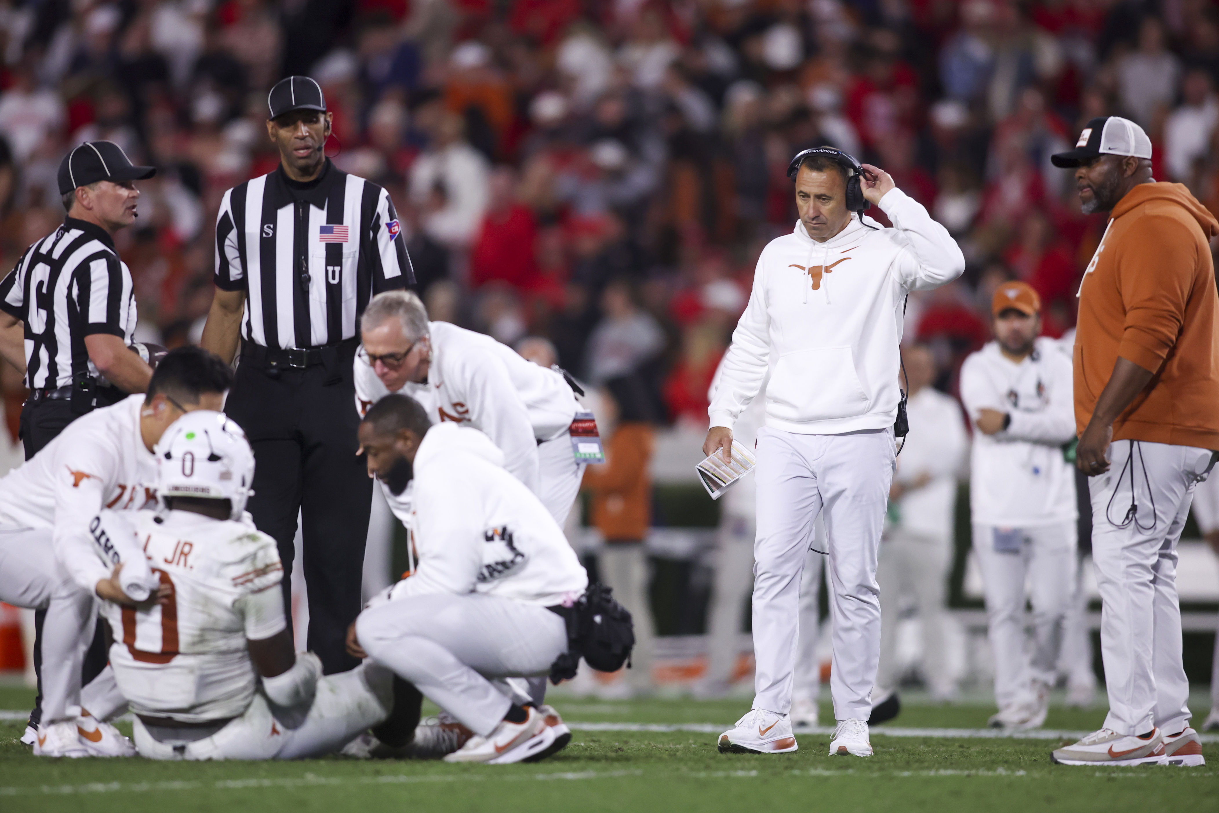 Texas updates injury status of Ryan Wingo and Anthony Hill Jr.