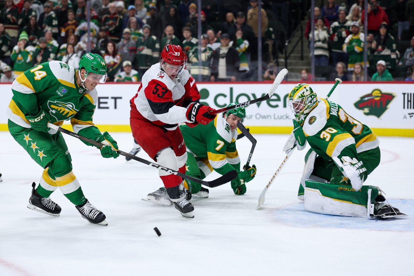 Jesper Wallstedt's dominant goaltending helps lift Wild over Hurricanes ...