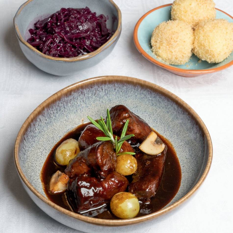 Hirschragout mit Trauben und Topfenknödeln vom Sternekoch