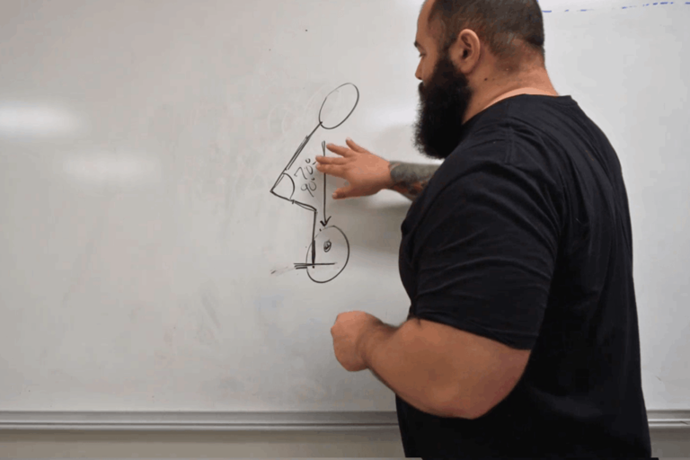Powerlifting coach breaks down ideal back angles for heavier, safer lifts