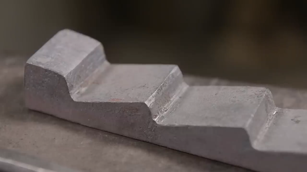 How to forge a strong and precise side set tool in the blacksmith’s fire
