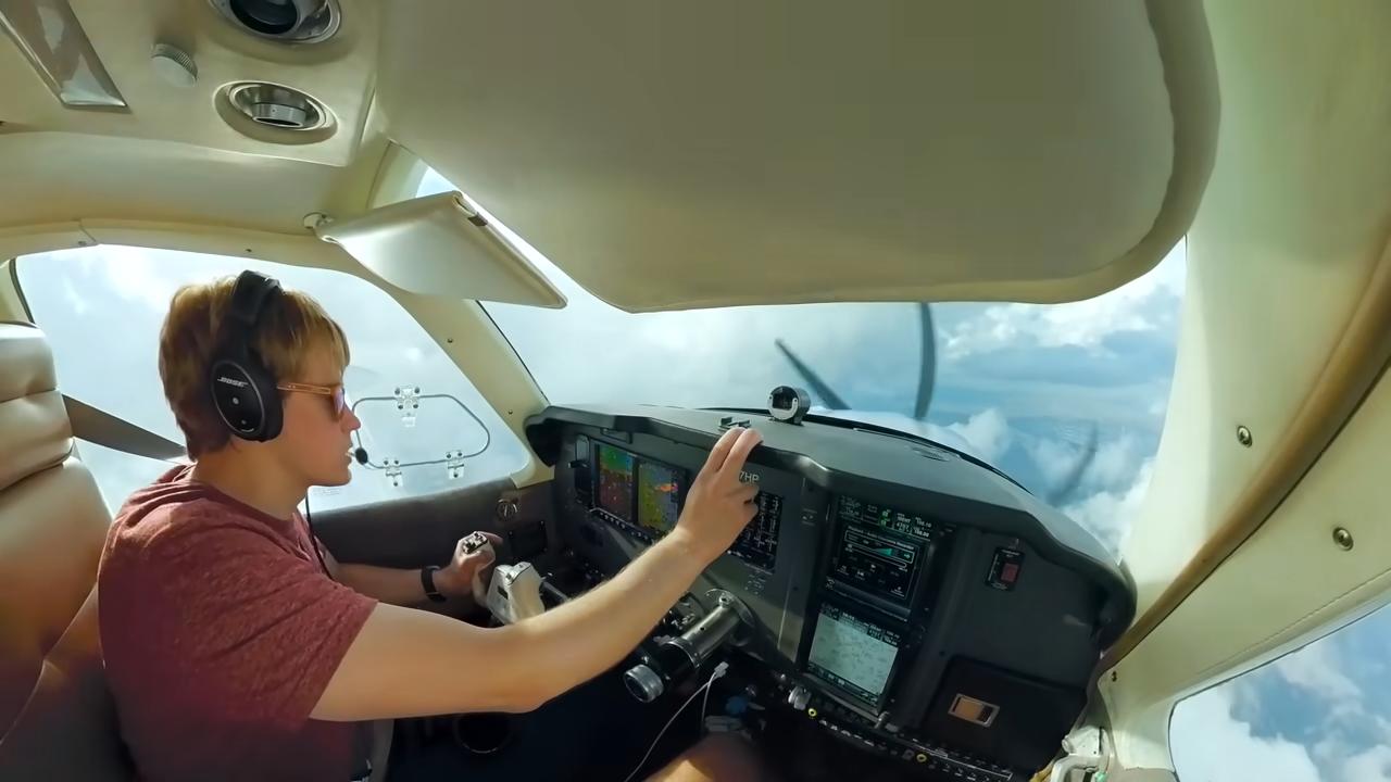 Watch How Pilots Handle Turbulence and Traffic Near America’s Busiest ...