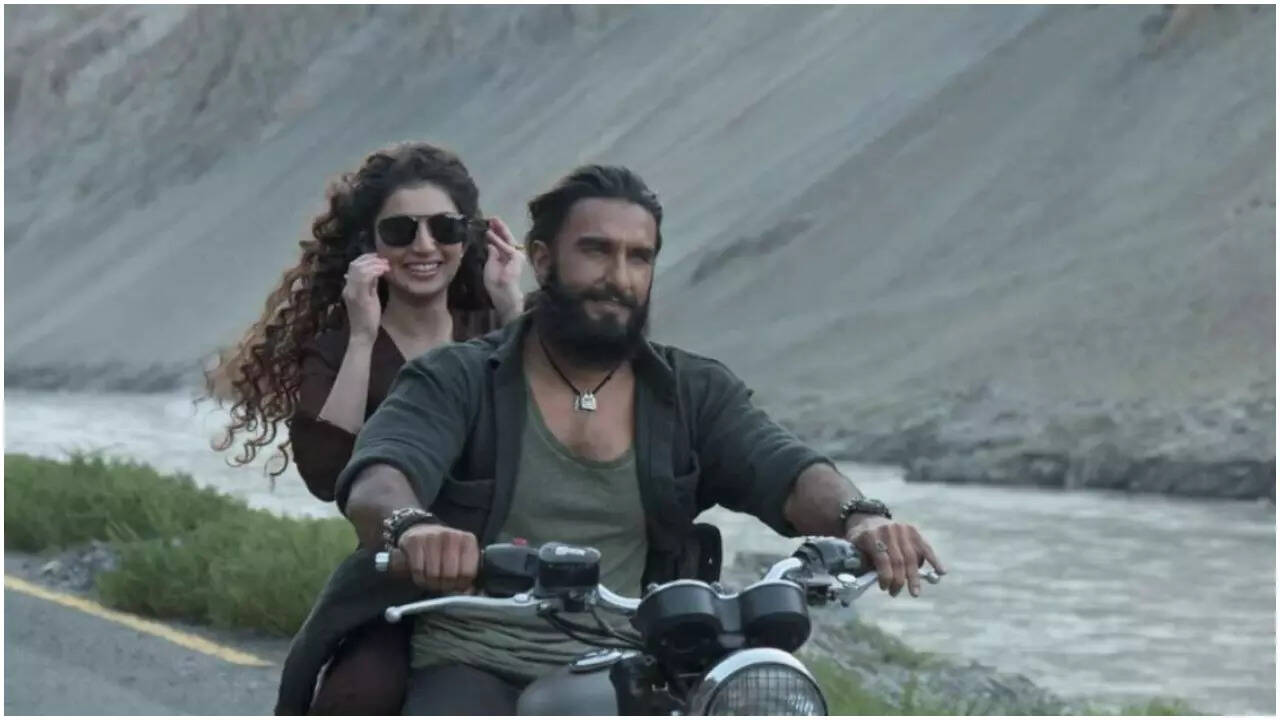 ‘Dhurandhar’: Here’s the REAL REASON why Aditya Dhar split Ranveer ...