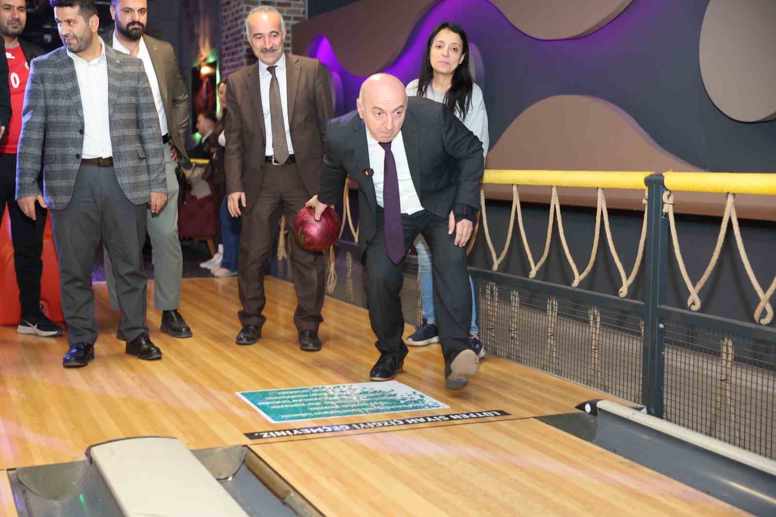 Darıca’da Öğretmenler Günü bowling turnuvasıyla kutlandı
